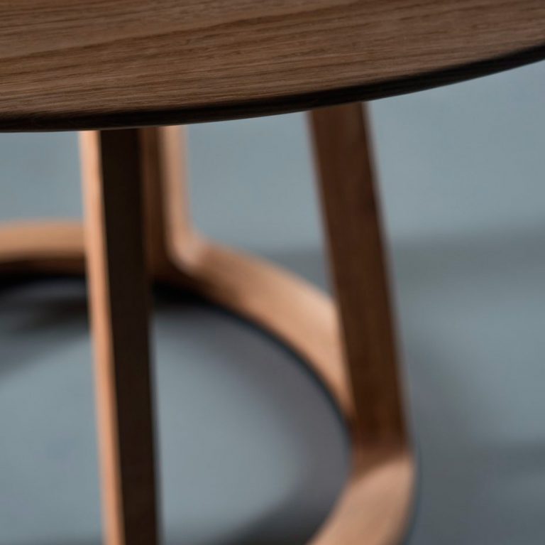 Mesa Pivot redonda en madera, diseño moderno para Artisan